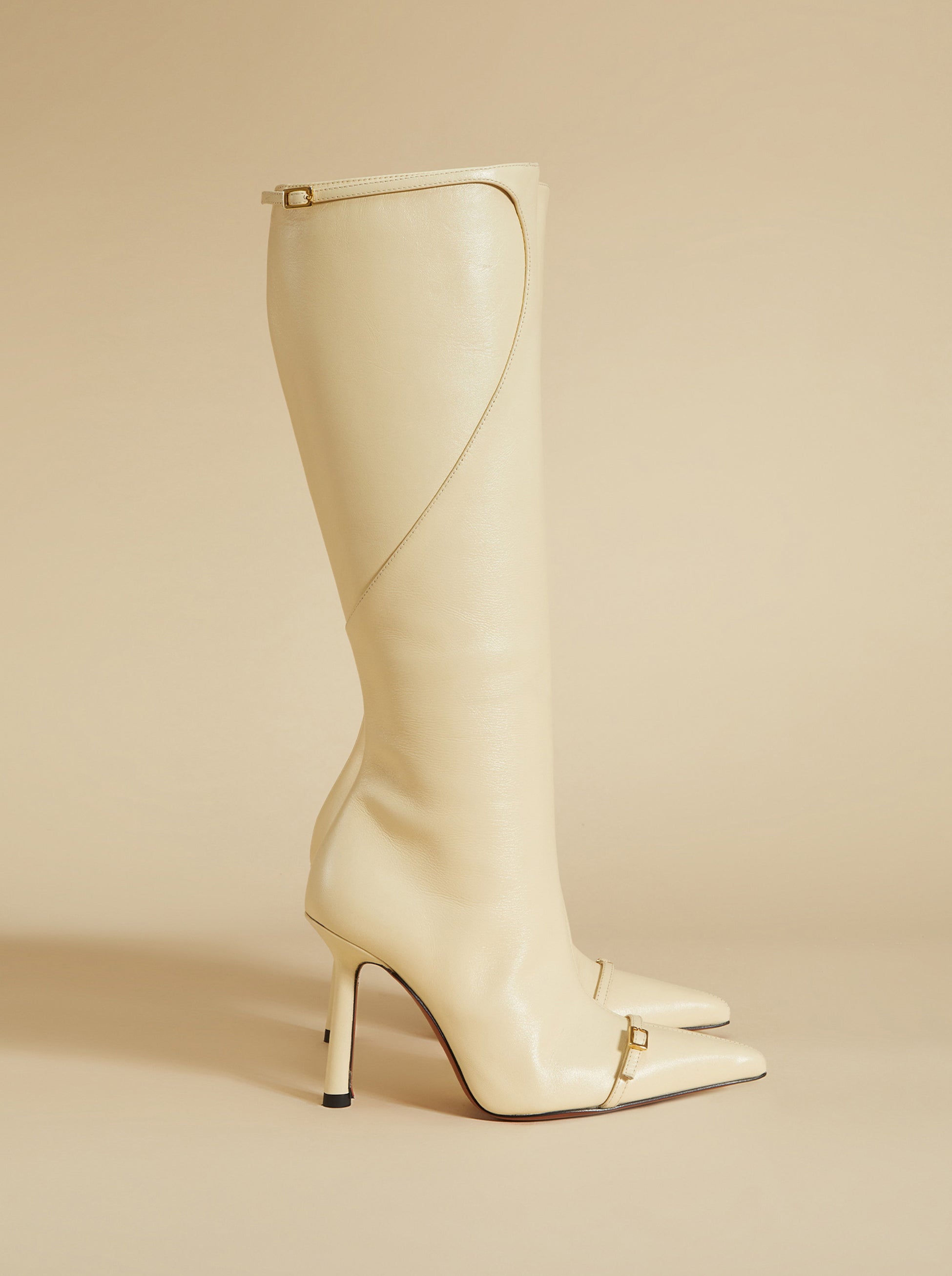 Pointy Toe Boots by Manu Atelier